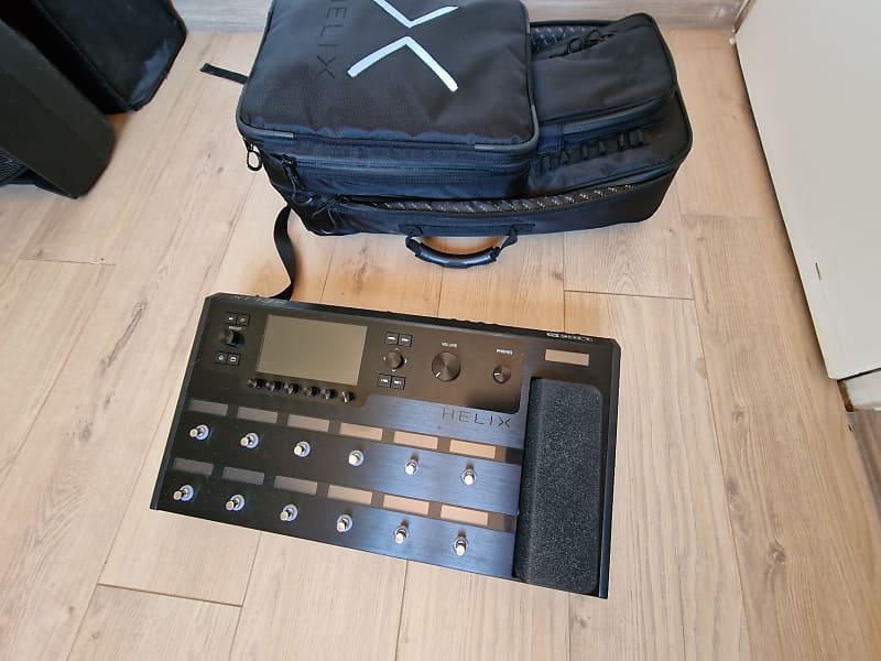 Line 6 Helix Floor Multi-Effect + House | Reverb