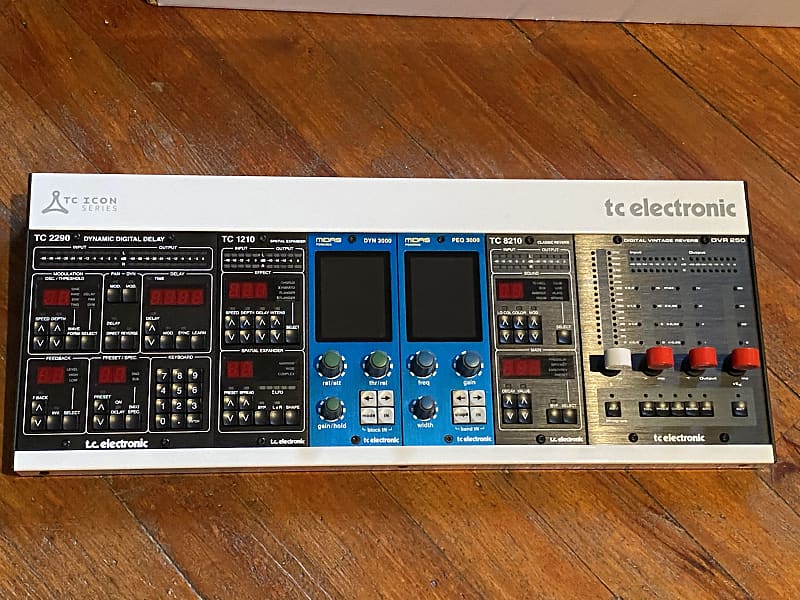 TC Electronic Icon Dock complete avec 6 télécommandes | Reverb