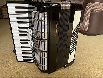 Galotta Piano accordion 72 bass | Reverb UK
