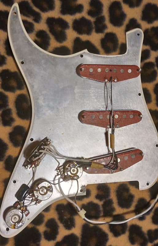 Pickup Fender Stratocaster AVRI 1982 62' Red Bottom only | Reverb