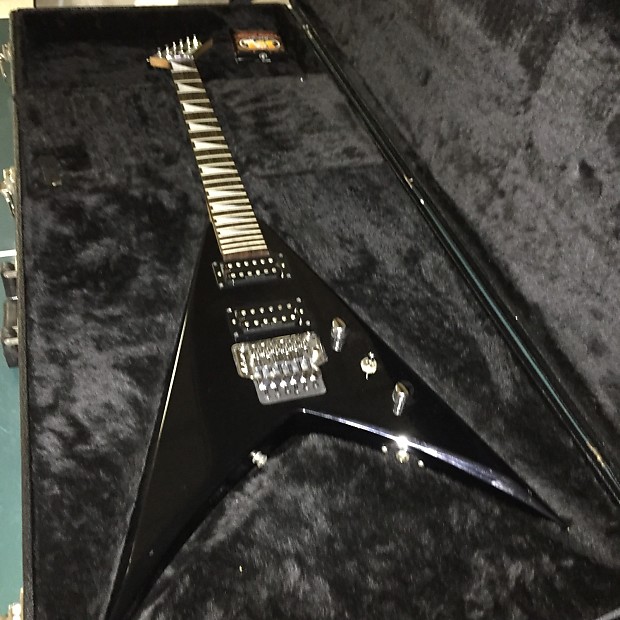 Jackson Flying V Black- Includes hard case! | Reverb UK