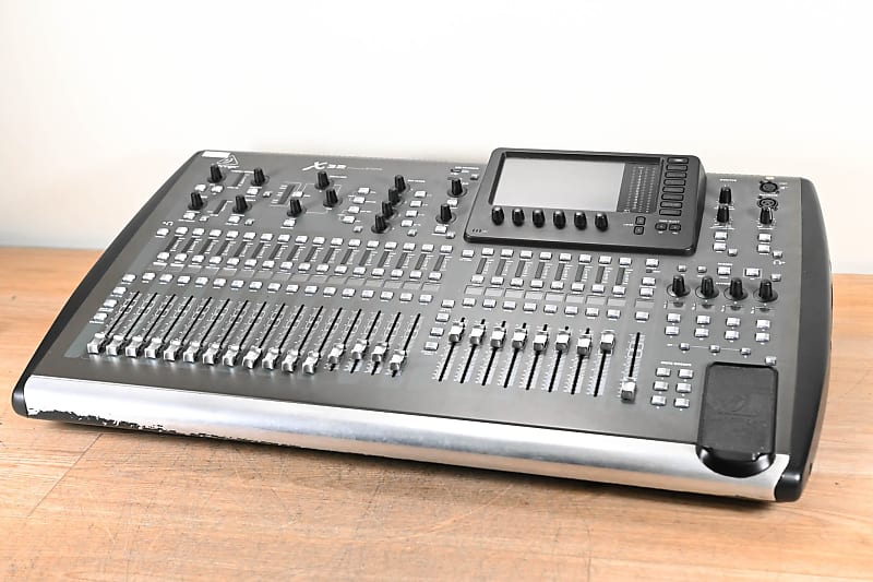 Behringer X32 40-Channel Digital Audio Mixing Console CG01AUK | Reverb