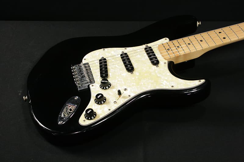 Fender Stratocaster 1998 - Black with black pickup | Reverb Canada