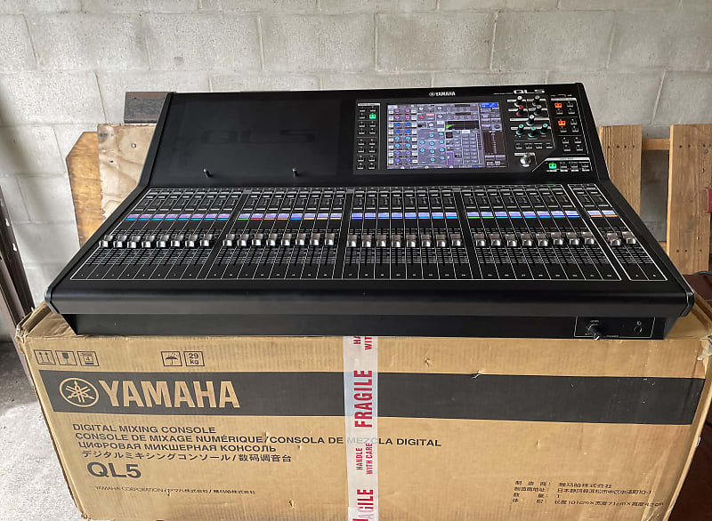 Yamaha QL5 32 Channel Mixing Console Mixer 32 X 16 Pristine | Reverb