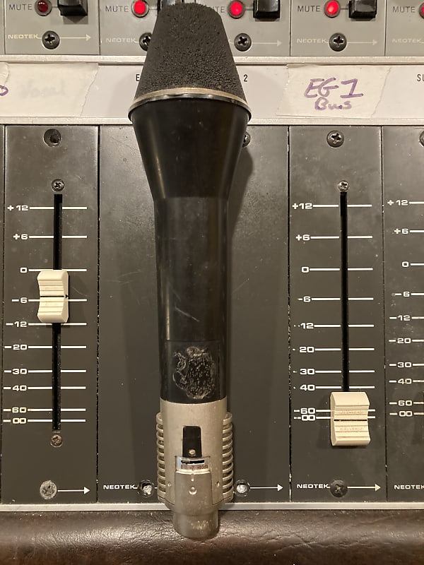 AKG D202 vintage dynamic microphone | Reverb