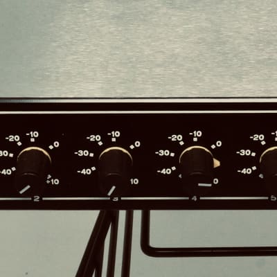 Drawmer LA12 Line Distribution Amplifier :: Open Box, Full | Reverb