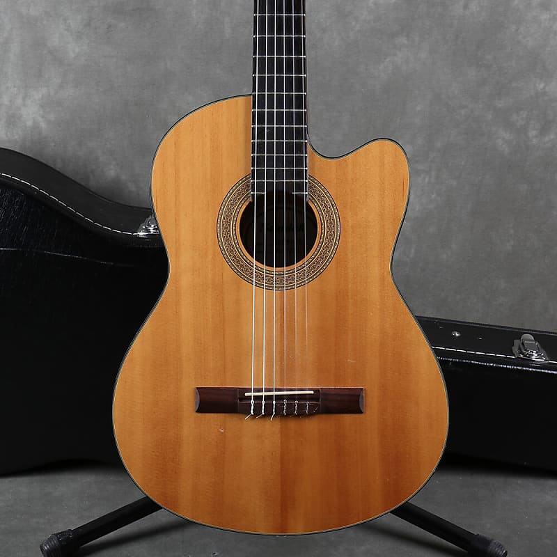 Samick LC-039GCEQ Classic Guitar - Hard Case - 2nd Hand | Reverb UK