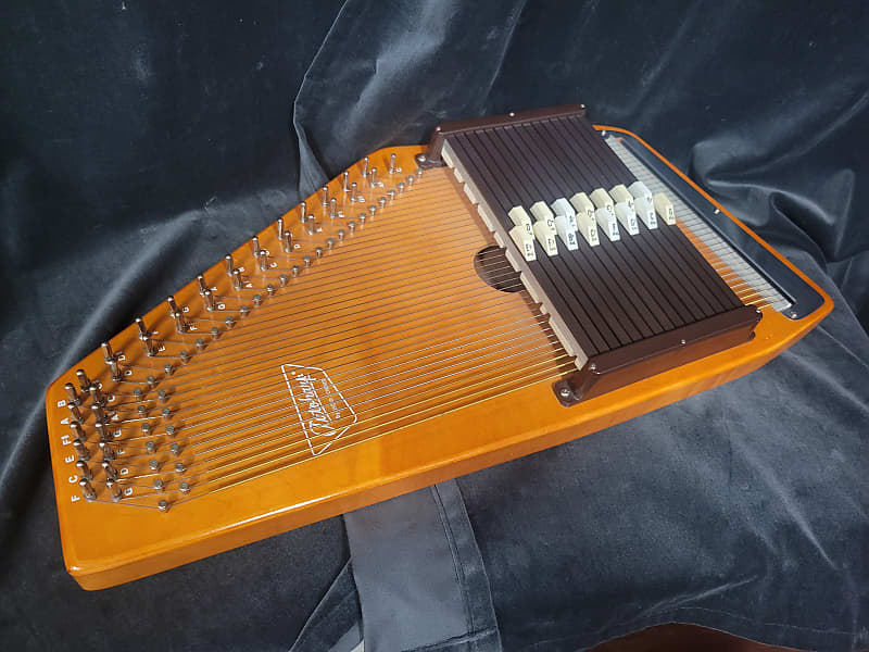 Used Oscar Schmidt 15 Chord Autoharp | Reverb