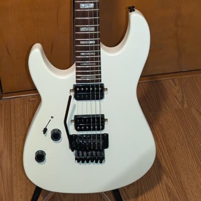Left-Handed Sawtooth ST-M24 | Reverb