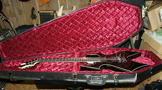 BC Rich Trace War Beast With Hard Coffin Case Black | Reverb