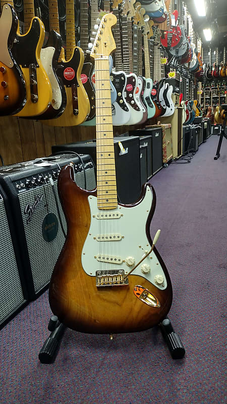 Fender 75th Anniversary Commemorative Stratocaster | Reverb