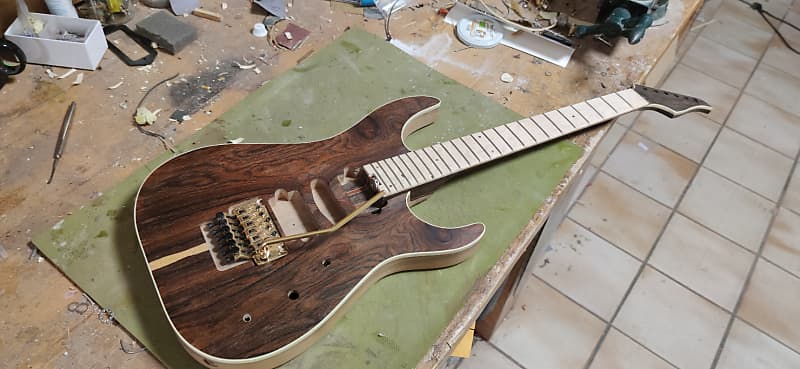 Crul Custom Super Strat Natural | Reverb