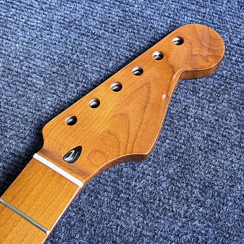 Roasted maple+maple Stratocaster neck: 22 Fret, glossy, 9.5 | Reverb