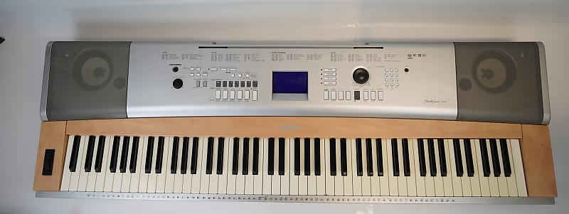 Yamaha Portable Grand Electric Keyboard Model DGX-620 | Reverb