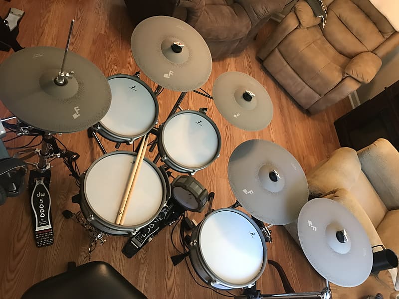 EFNOTE 3 with EFNOTE 7 hi hats and DW hardware. NO DRUM RACK. | Reverb