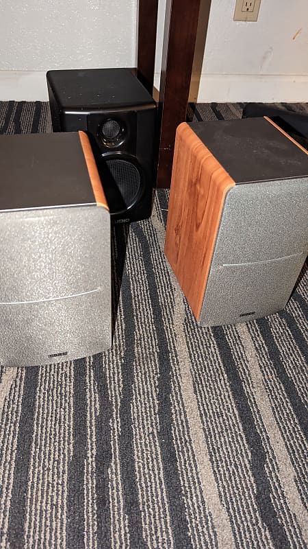 Edifier R1280T Bookshelf Speakers w/ Remote | Reverb