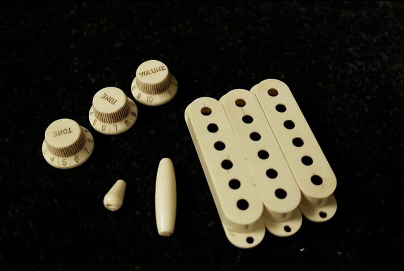 Strat Plastic Parts Full set 60's Cream Aged | Reverb France