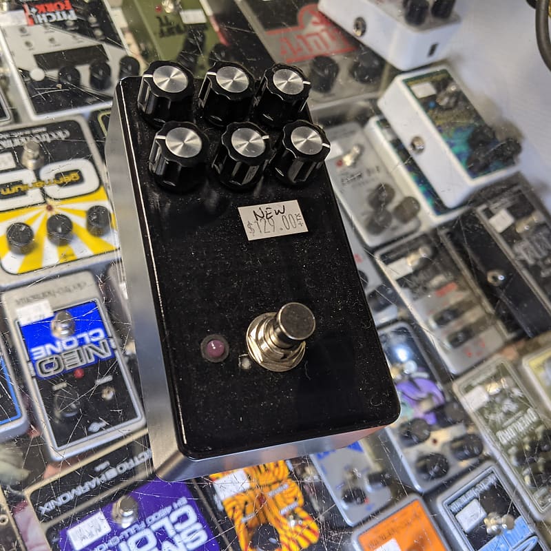 IdiotBox Effects Blackout Fuzz | Reverb