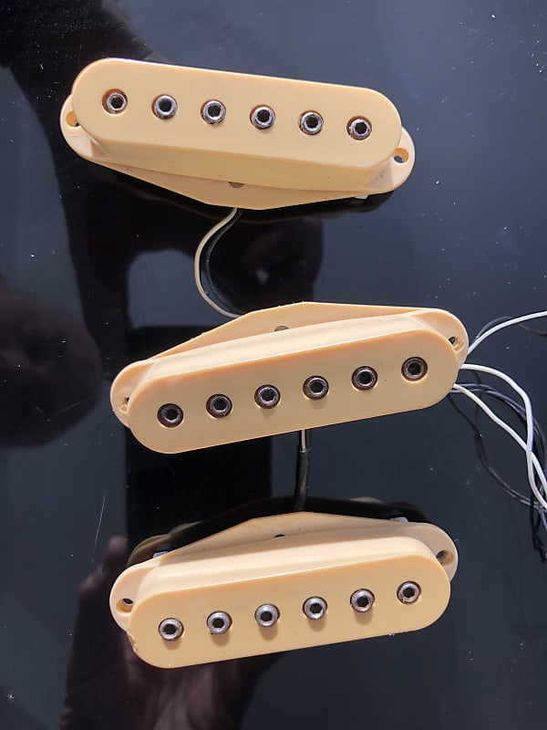 Fender Single coil Strat pick ups Late 70s Cream | Reverb Canada