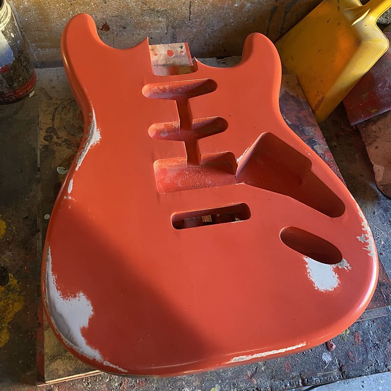 Stratocaster Body, Nitro paint, Fiesta red relic, 100% | Reverb France