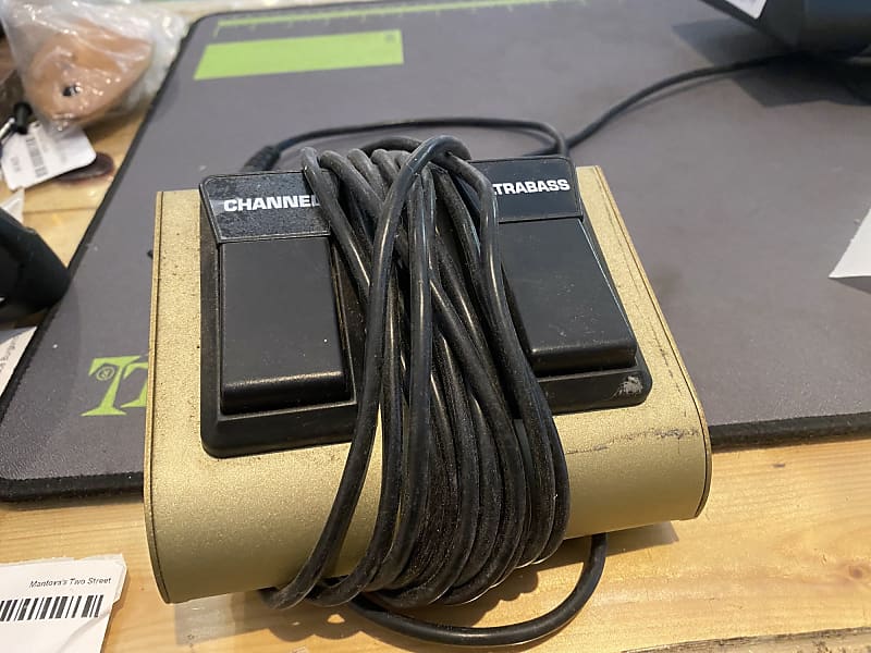 (U) Ultra Bass Switcher Behringer Footswitch | Reverb