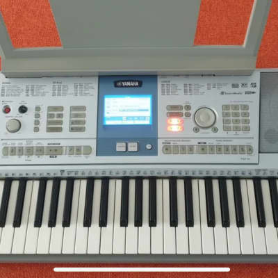 Yamaha PSR K1 2000 - Frost Silber | Reverb