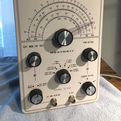 Heathkit IG-102 RF Signal Generator with Manual and Probe | Reverb
