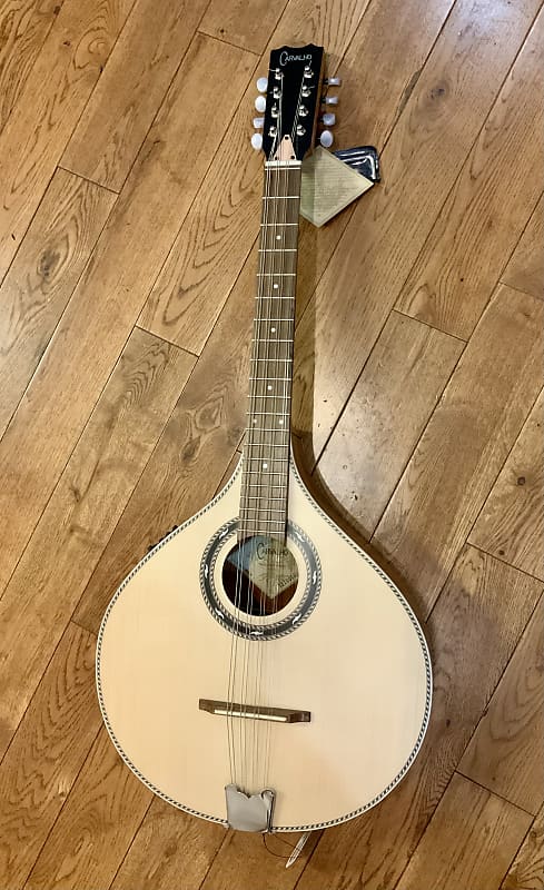 Carvalho MOC308 Octave Mandolin Spruce, pickup & case | Reverb