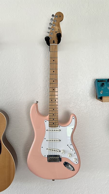 Fender Mexican Stratocaster - Shell Pink | Reverb