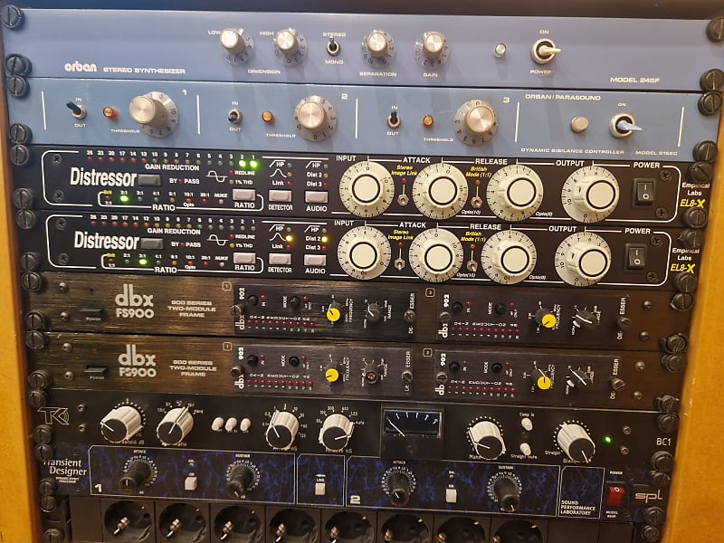 dbx FS900 RACK with 2 x DBX 902 DE-ESSERS | Reverb