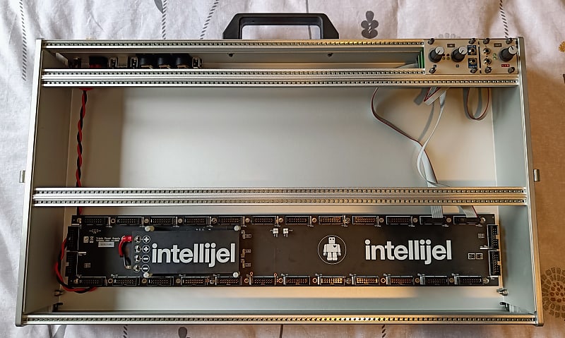 Intellijel 7U 104HP Performance Case Silver (with Input and | Reverb