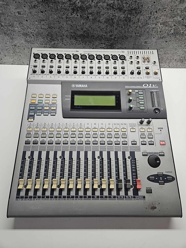 Yamaha 01v Digital Mixing Console 1990's - Silver | Reverb Canada
