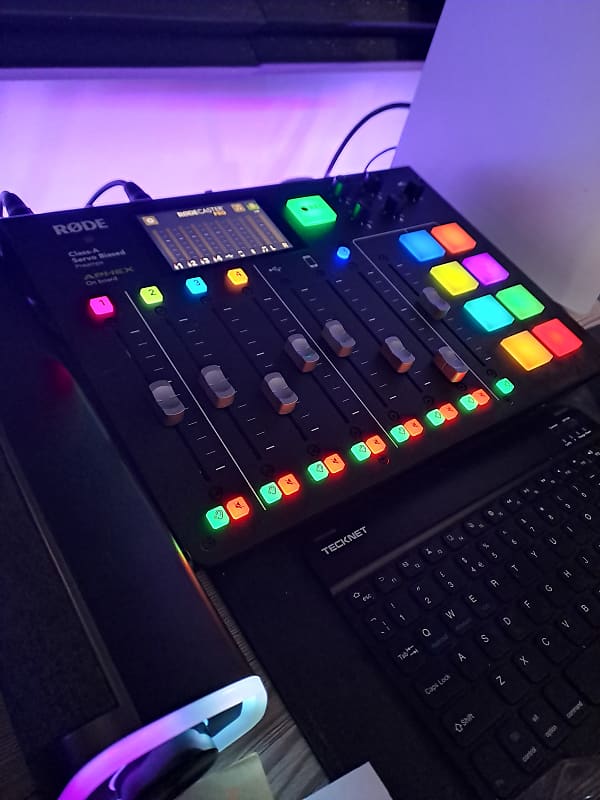 RODE RODECaster Pro Integrated Podcast Production Studio 2018 | Reverb