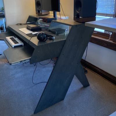 Second hand studio desk store