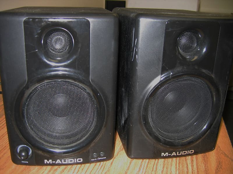 m-Audio AV-40 Studio monitors | Reverb