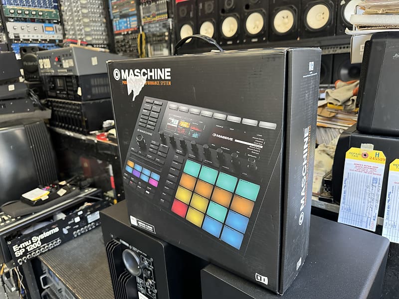 Native Instruments MASCHINE MK3 with KOMPLETE 12 SELECT | Reverb