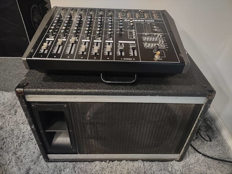 Samson Tm300 150 watts. Powered Mixer &Peavey PA Spepaker | Reverb