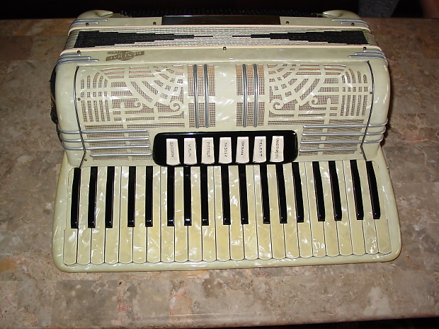 General Accordion Mfg. 3/5 reed 18 inch keyboard | Reverb
