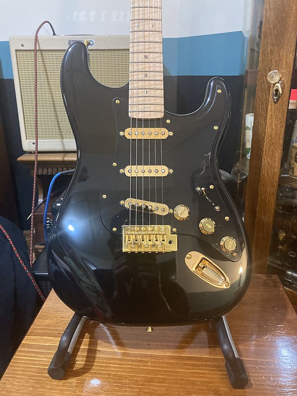 Stratocaster, Strat, St Black, Gold hardware, 5.5#, Hard Case | Reverb