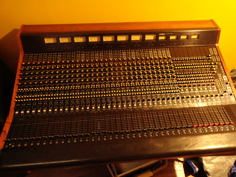 Yamaha PM2000 32 channel discrete class A analog mixing | Reverb