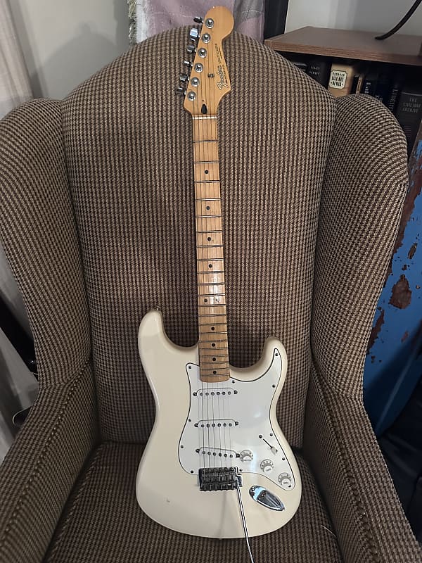 Fender Stratocaster 2001 - White | Reverb