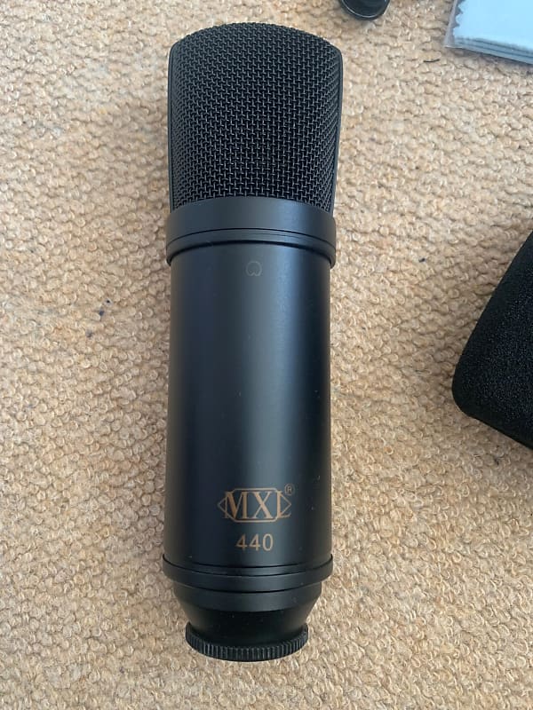 MXL 440 Large Diaphragm Cardioid Condenser Microphone | Reverb