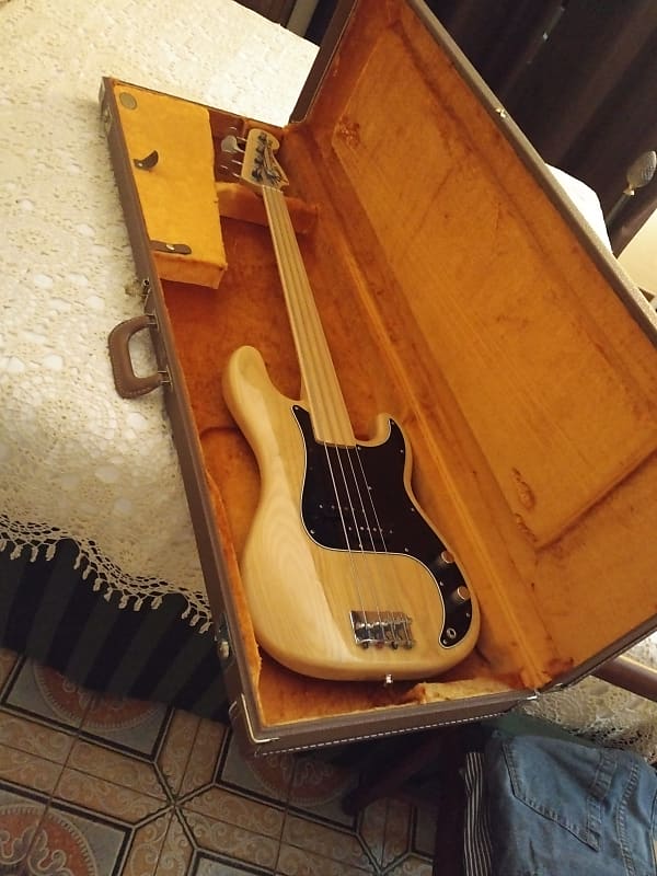 Fender Precision Bass Fretless Early 2000 Natural | Reverb