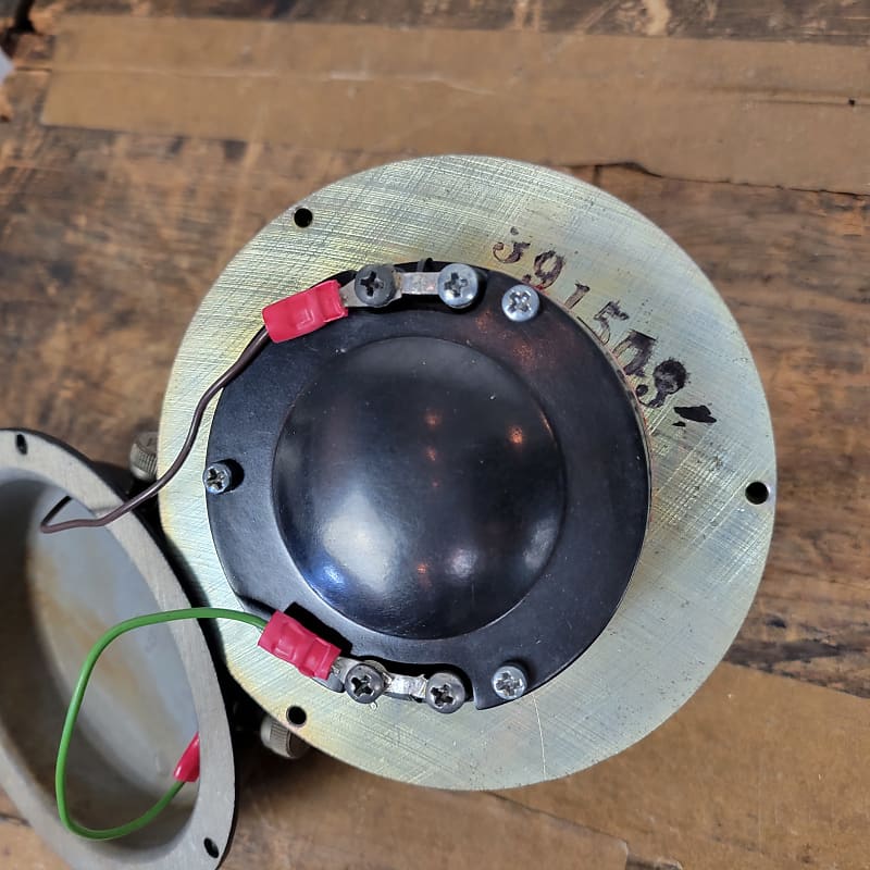 Pair of Altec 802-8D Compression Drivers 8 Ohm horns Tested Pair of Altec 802-8D Compression Drivers 8 Ohm horns Tested