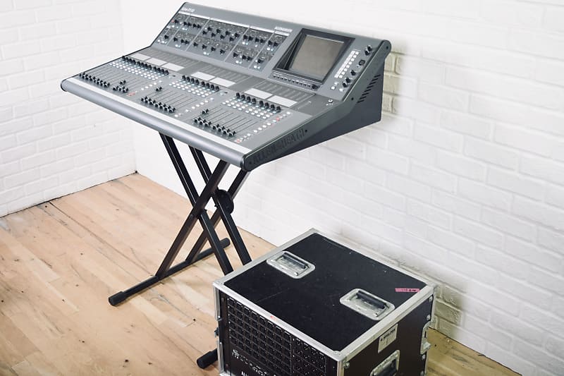 Allen & Heath iLive-T112 Digital Mixer w/ IDR 48 Rack | Reverb UK