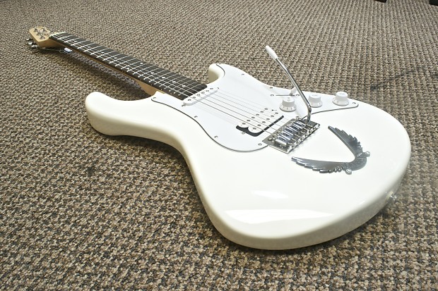 Dean Playmate HS Fat Strat White Electric Guitar | Reverb Canada