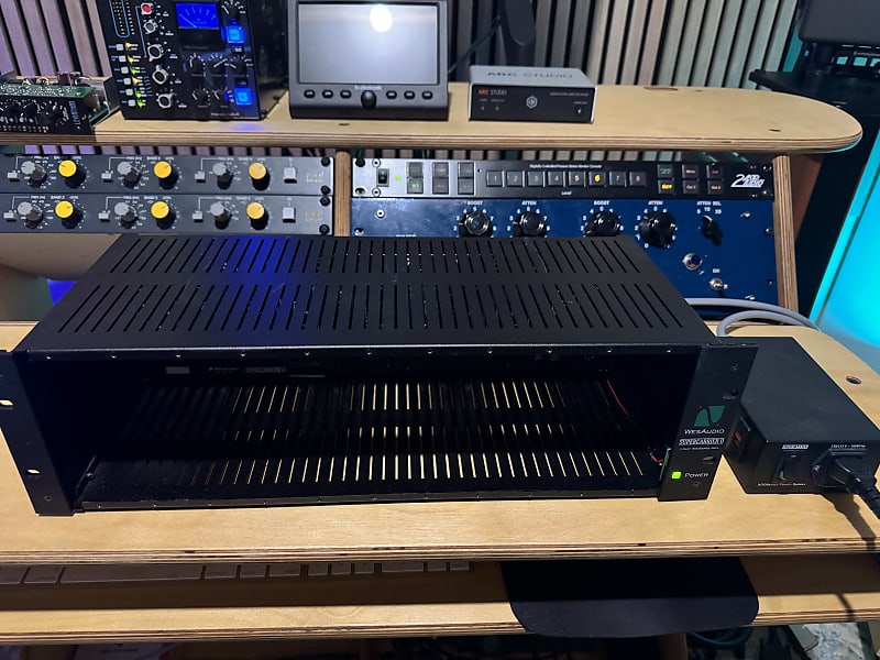 WesAudio Supercarrier II 11-Slot Powered 500 Series Rack | Reverb