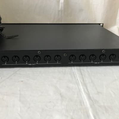 Roland A-880 8 IN/8 OUT MIDI PATCHER / MIXER Midi PatchBay | Reverb