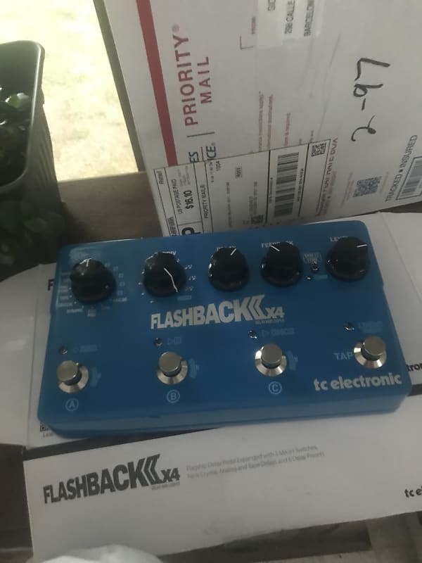 TC Electronic Flashback X4 Delay & Looper 2011 - 2019 - Blue | Reverb