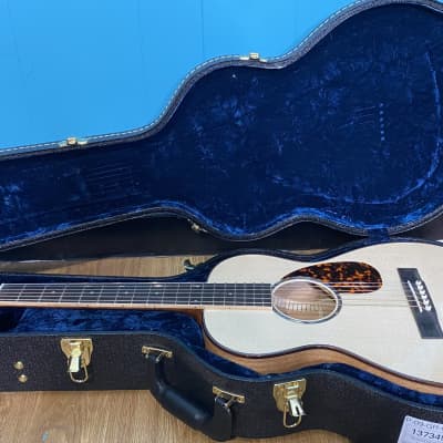 Larrivee P-09 Silver Oak Custom with Case | Reverb